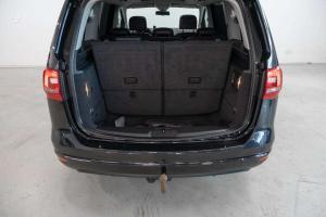 Black Volkswagen Sharan 2014 in Vilnius, with an engine capacity of 2.00 L and mileage of 255 thousand km for 11700 €, photo 21 on AUTOMOTO.COM.LV