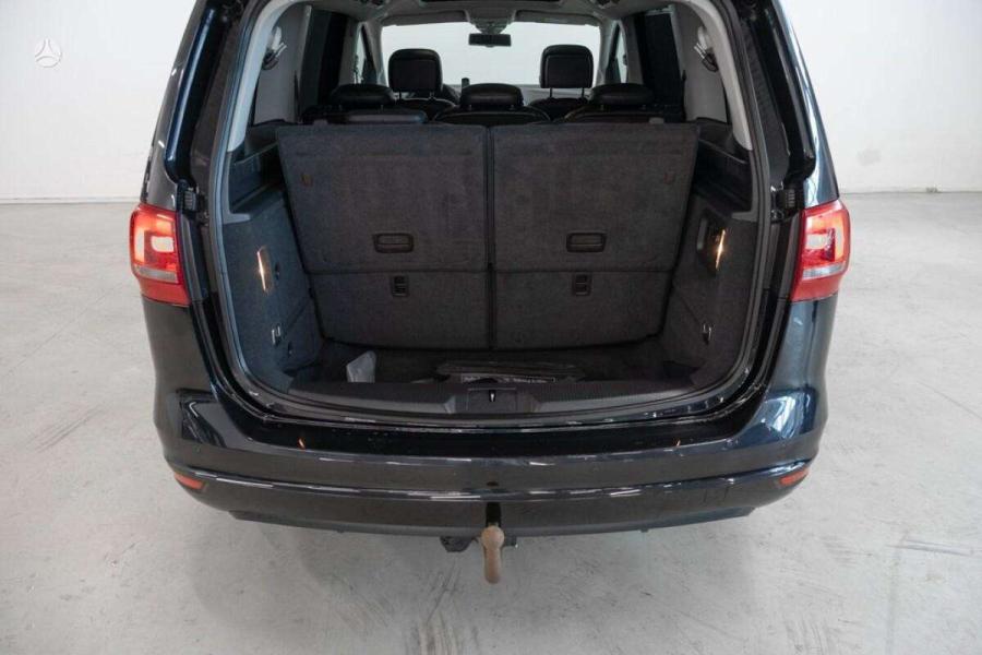 Black Volkswagen Sharan 2014 in Vilnius, with an engine capacity of 2.00 L and mileage of 255 thousand km for 11700 €, photo 21 on AUTOMOTO.COM.LV