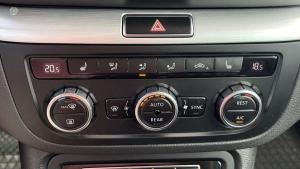 Black Volkswagen Sharan 2014 in Marijampole, with an engine capacity of 1.97 L and mileage of 290 thousand km for 9990 €, photo 3 on AUTOMOTO.COM.LV