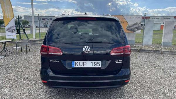Black Volkswagen Sharan 2014 in Marijampole, with an engine capacity of 1.97 L and mileage of 290 thousand km for 9990 €, photo 5 on AUTOMOTO.COM.LV
