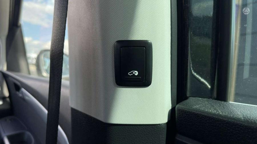 Black Volkswagen Sharan 2014 in Marijampole, with an engine capacity of 1.97 L and mileage of 290 thousand km for 9990 €, photo 19 on AUTOMOTO.COM.LV