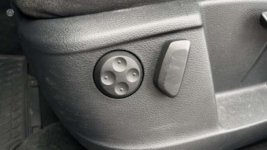 Black Volkswagen Sharan 2014 in Marijampole, with an engine capacity of 1.97 L and mileage of 290 thousand km for 9990 €, photo 32 on AUTOMOTO.COM.LV