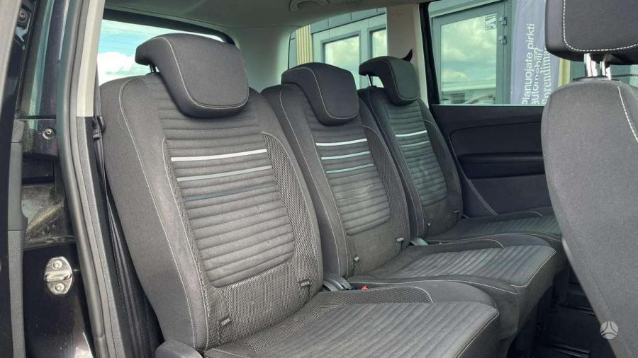 Black Volkswagen Sharan 2014 in Marijampole, with an engine capacity of 1.97 L and mileage of 290 thousand km for 9990 €, photo 37 on AUTOMOTO.COM.LV