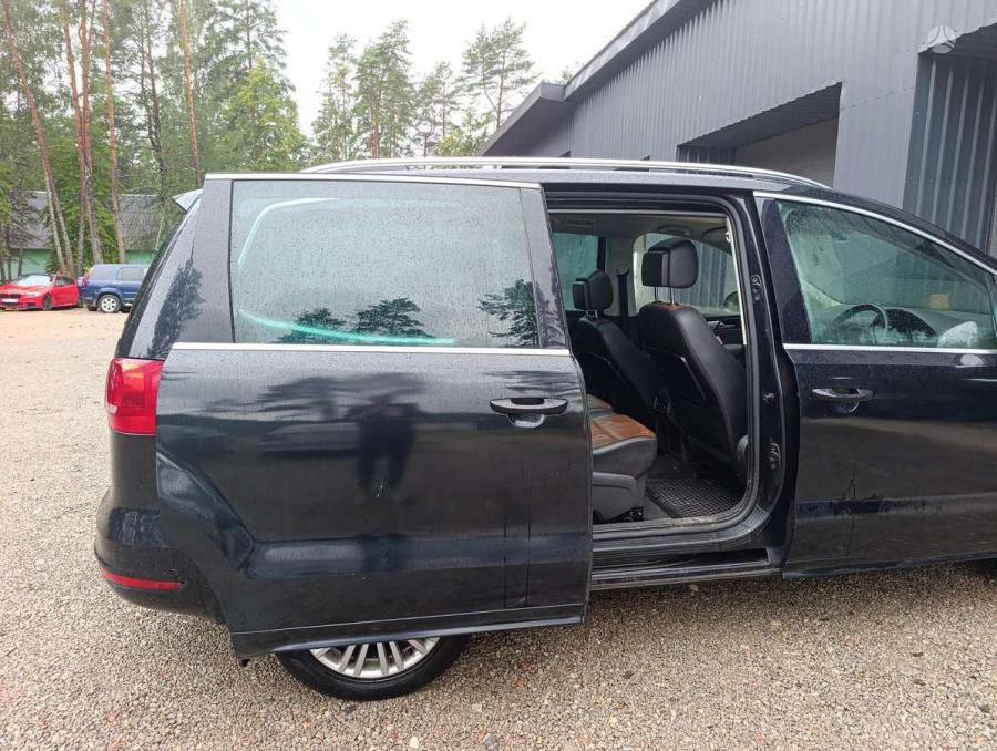 Melns Volkswagen Sharan 2014 Viļņa, ar dzinēja tilpumu 1.97 L un nobraukumu 400 tūkst. km par 3150 €, foto 8 vietnē AUTOMOTO.COM.LV