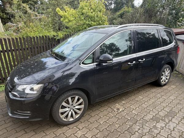 Black Volkswagen Sharan 2014 in Riga, with an engine capacity of 2.00 L and mileage of 303 thousand km for 5800 €, photo 1 on AUTOMOTO.COM.LV