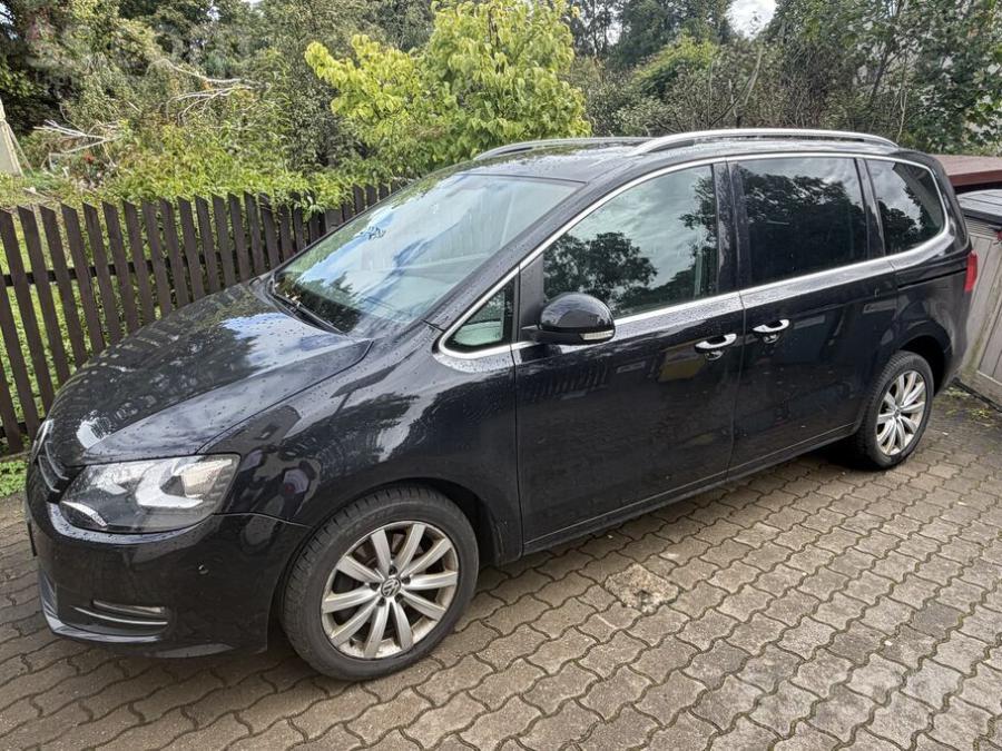 Black Volkswagen Sharan 2014 in Riga, with an engine capacity of 2.00 L and mileage of 303 thousand km for 5800 €, photo 1 on AUTOMOTO.COM.LV