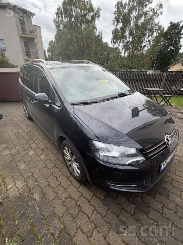 Black Volkswagen Sharan 2014 in Riga, with an engine capacity of 2.00 L and mileage of 303 thousand km for 5800 €, photo 4 on AUTOMOTO.COM.LV
