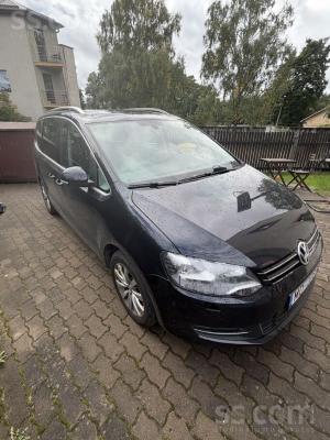 Black Volkswagen Sharan 2014 in Riga, with an engine capacity of 2.00 L and mileage of 303 thousand km for 5800 €, photo 4 on AUTOMOTO.COM.LV