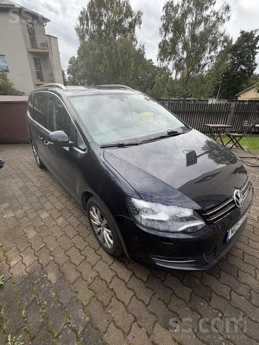 Black Volkswagen Sharan 2014 in Riga, with an engine capacity of 2.00 L and mileage of 303 thousand km for 5800 €, photo 4 on AUTOMOTO.COM.LV