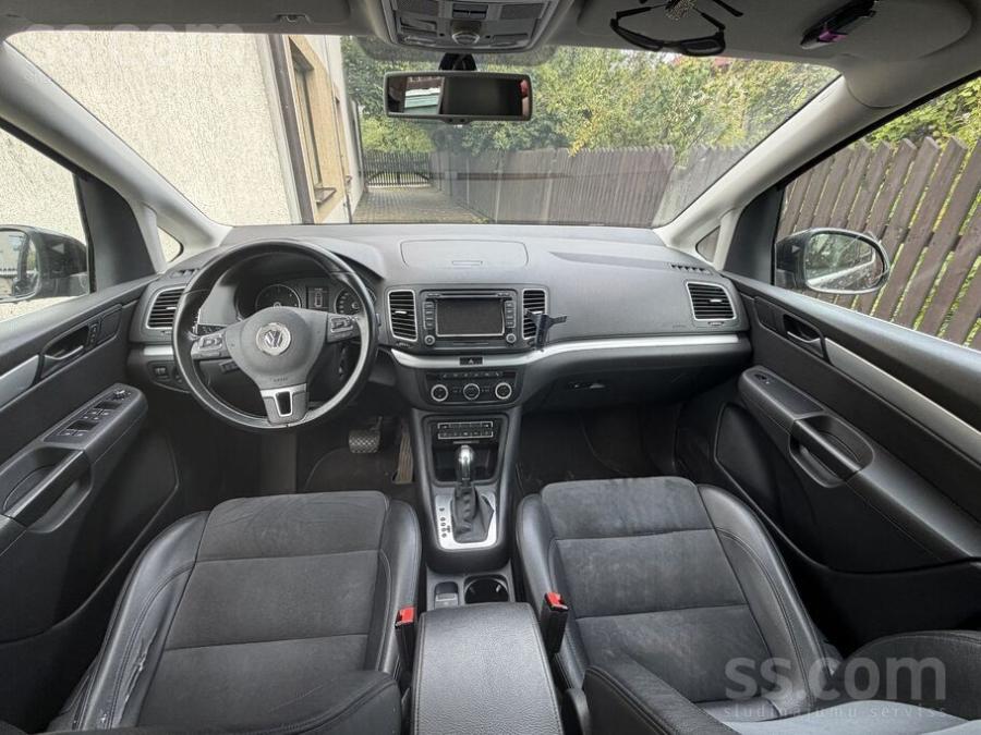 Black Volkswagen Sharan 2014 in Riga, with an engine capacity of 2.00 L and mileage of 303 thousand km for 5800 €, photo 6 on AUTOMOTO.COM.LV