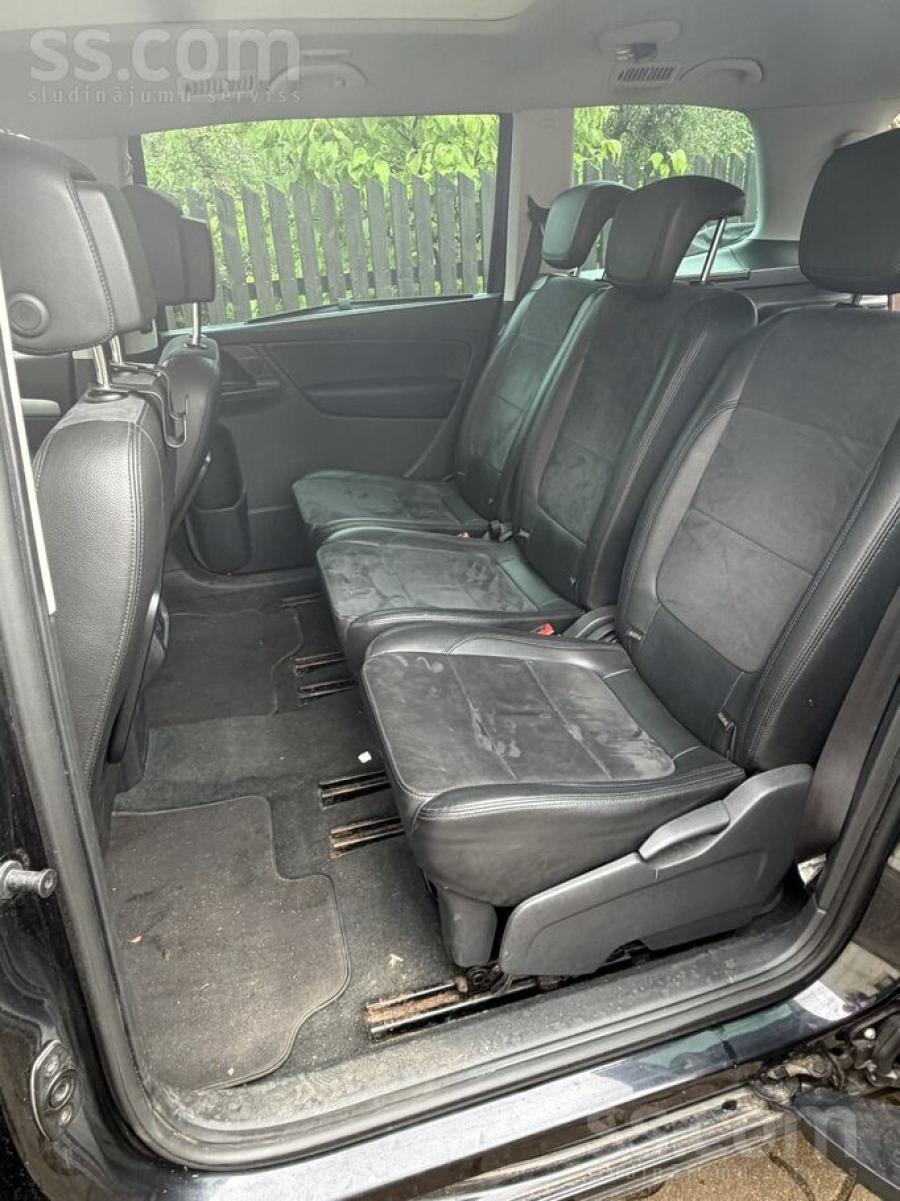 Black Volkswagen Sharan 2014 in Riga, with an engine capacity of 2.00 L and mileage of 303 thousand km for 5800 €, photo 7 on AUTOMOTO.COM.LV