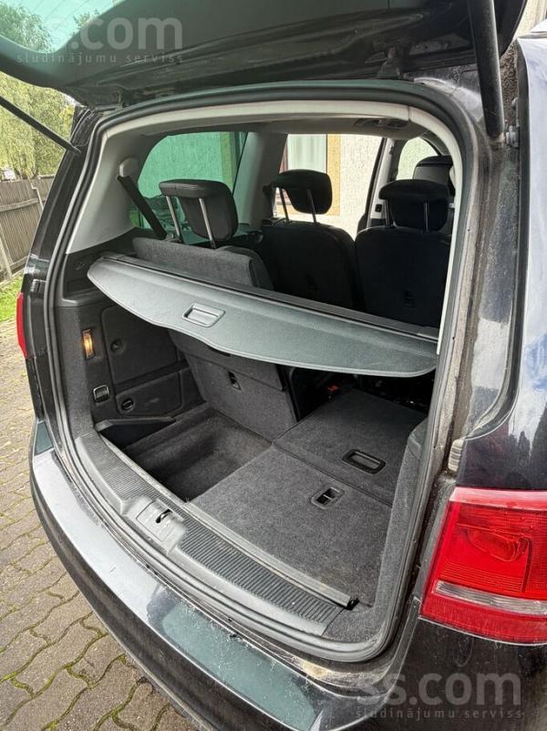 Black Volkswagen Sharan 2014 in Riga, with an engine capacity of 2.00 L and mileage of 303 thousand km for 5800 €, photo 9 on AUTOMOTO.COM.LV