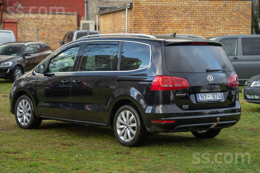 Black Volkswagen Sharan 2015 in Liepaja, with an engine capacity of 2.00 L and mileage of 251 thousand km for 12300 €, photo 2 on AUTOMOTO.COM.LV