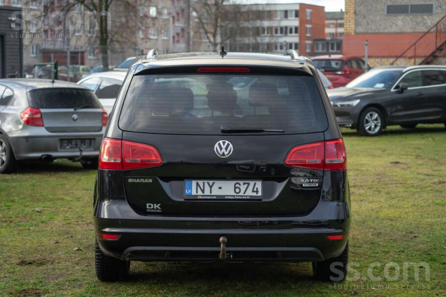 Black Volkswagen Sharan 2015 in Liepaja, with an engine capacity of 2.00 L and mileage of 251 thousand km for 12300 €, photo 3 on AUTOMOTO.COM.LV
