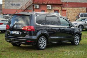 Black Volkswagen Sharan 2015 in Liepaja, with an engine capacity of 2.00 L and mileage of 251 thousand km for 12300 €, photo 4 on AUTOMOTO.COM.LV