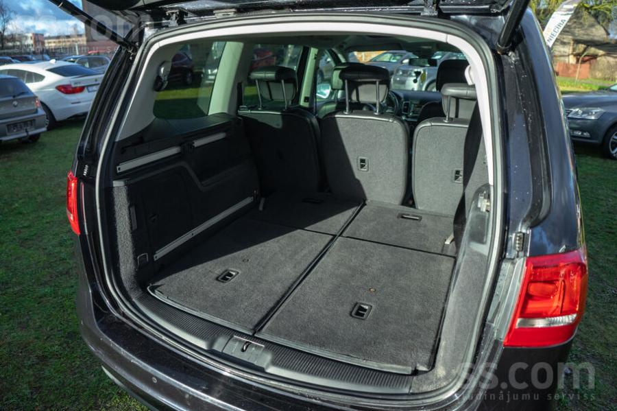 Black Volkswagen Sharan 2015 in Liepaja, with an engine capacity of 2.00 L and mileage of 251 thousand km for 12300 €, photo 12 on AUTOMOTO.COM.LV