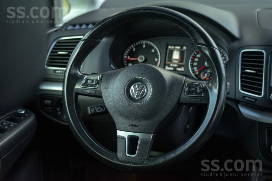 Black Volkswagen Sharan 2015 in Liepaja, with an engine capacity of 2.00 L and mileage of 251 thousand km for 12300 €, photo 16 on AUTOMOTO.COM.LV