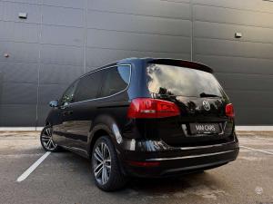 Black Volkswagen Sharan 2015 in Riga, with an engine capacity of 1.97 L and mileage of 300 thousand km for 12900 €, photo 4 on AUTOMOTO.COM.LV
