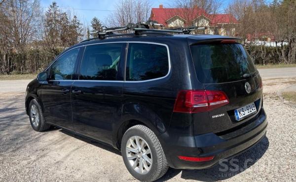 Black Volkswagen Sharan 2015 in Jurmala, with an engine capacity of 2.00 L and mileage of 392 thousand km for 8700 €, photo 4 on AUTOMOTO.COM.LV