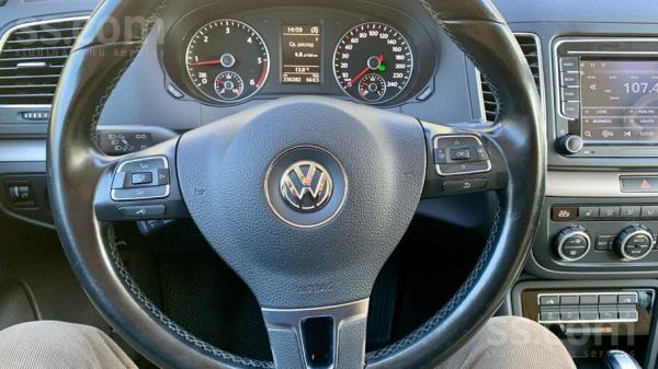 Black Volkswagen Sharan 2015 in Riga, with an engine capacity of 2.00 L and mileage of 0 thousand km for 8500 €, photo 4 on AUTOMOTO.COM.LV