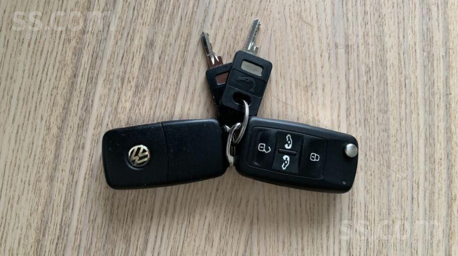 Black Volkswagen Sharan 2015 in Riga, with an engine capacity of 2.00 L and mileage of 0 thousand km for 8500 €, photo 26 on AUTOMOTO.COM.LV