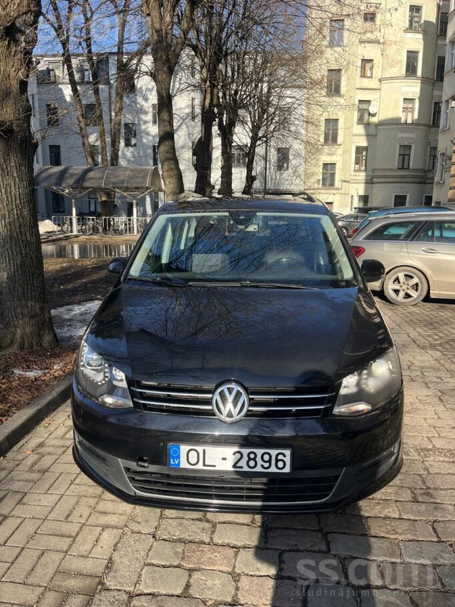 Black Volkswagen Sharan 2015 in Riga, with an engine capacity of 2.00 L and mileage of 264 thousand km for 10400 €, photo 3 on AUTOMOTO.COM.LV