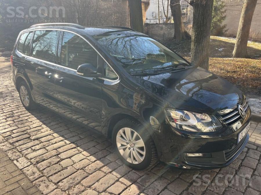 Black Volkswagen Sharan 2015 in Riga, with an engine capacity of 2.00 L and mileage of 264 thousand km for 10400 €, photo 4 on AUTOMOTO.COM.LV