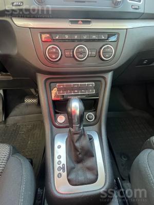 Black Volkswagen Sharan 2015 in Riga, with an engine capacity of 2.00 L and mileage of 264 thousand km for 10400 €, photo 7 on AUTOMOTO.COM.LV