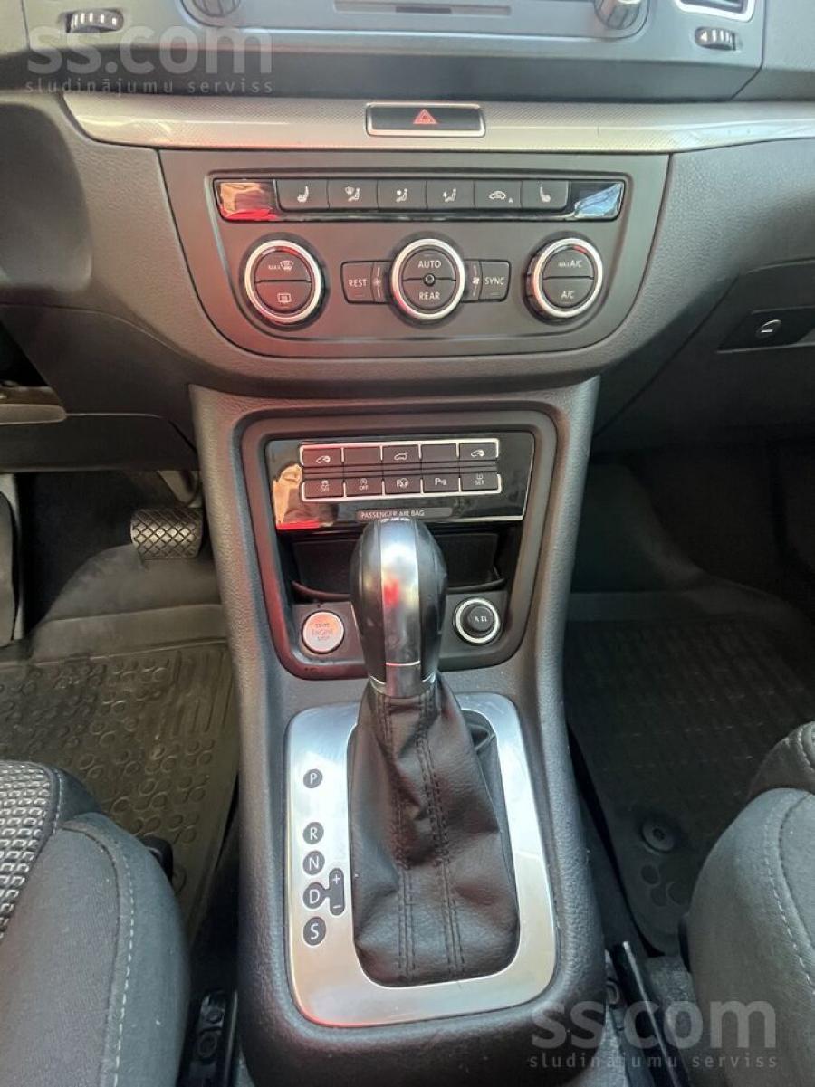 Black Volkswagen Sharan 2015 in Riga, with an engine capacity of 2.00 L and mileage of 264 thousand km for 10400 €, photo 7 on AUTOMOTO.COM.LV