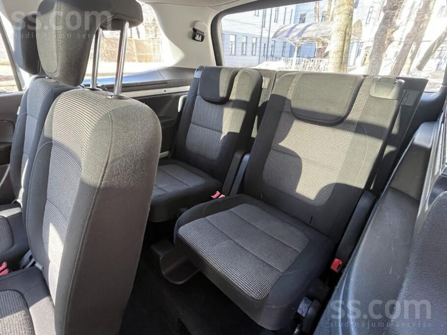 Black Volkswagen Sharan 2015 in Riga, with an engine capacity of 2.00 L and mileage of 264 thousand km for 10400 €, photo 10 on AUTOMOTO.COM.LV