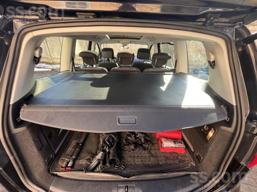 Black Volkswagen Sharan 2015 in Riga, with an engine capacity of 2.00 L and mileage of 264 thousand km for 10400 €, photo 13 on AUTOMOTO.COM.LV