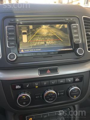 Black Volkswagen Sharan 2015 in Riga, with an engine capacity of 2.00 L and mileage of 264 thousand km for 10400 €, photo 14 on AUTOMOTO.COM.LV