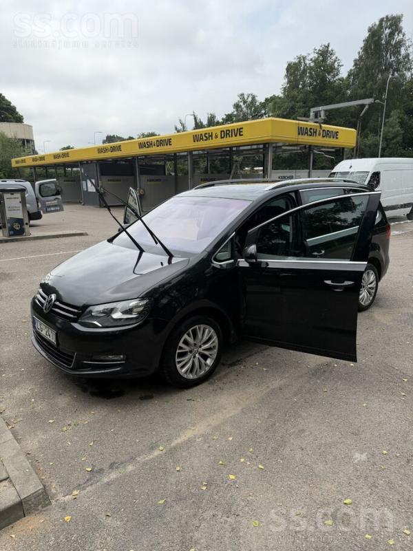 Black Volkswagen Sharan 2015 in Riga, with an engine capacity of 2.00 L and mileage of 370 thousand km for 4000 €, photo 1 on AUTOMOTO.COM.LV