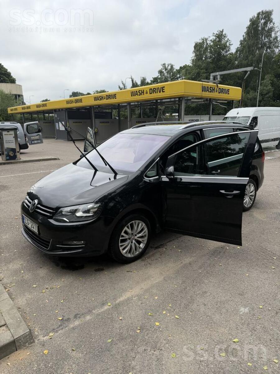 Black Volkswagen Sharan 2015 in Riga, with an engine capacity of 2.00 L and mileage of 370 thousand km for 4000 €, photo 1 on AUTOMOTO.COM.LV