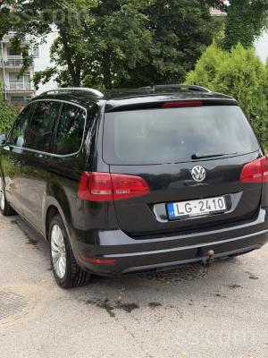 Black Volkswagen Sharan 2015 in Riga, with an engine capacity of 2.00 L and mileage of 370 thousand km for 4000 €, photo 4 on AUTOMOTO.COM.LV