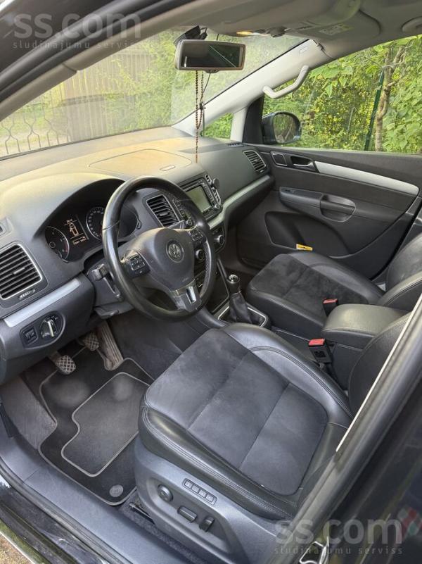 Black Volkswagen Sharan 2015 in Riga, with an engine capacity of 2.00 L and mileage of 370 thousand km for 4000 €, photo 5 on AUTOMOTO.COM.LV