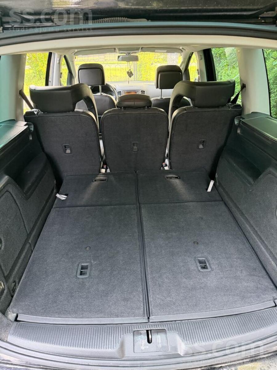 Black Volkswagen Sharan 2015 in Riga, with an engine capacity of 2.00 L and mileage of 370 thousand km for 4000 €, photo 9 on AUTOMOTO.COM.LV