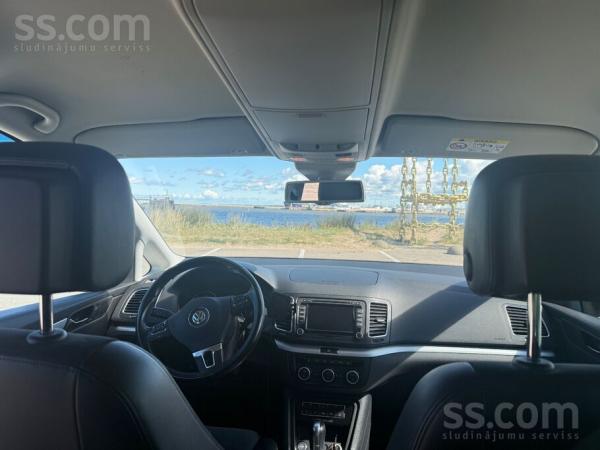 Black Volkswagen Sharan 2015 in Ventspils, with an engine capacity of 2.00 L and mileage of 273 thousand km for 9900 €, photo 3 on AUTOMOTO.COM.LV