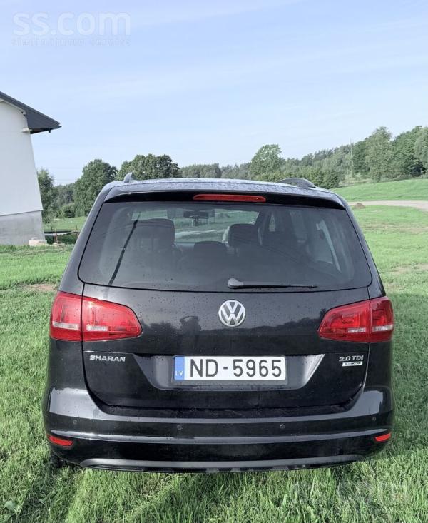 Black Volkswagen Sharan 2015 in Riga, with an engine capacity of 2.00 L and mileage of 332 thousand km for 12000 €, photo 6 on AUTOMOTO.COM.LV