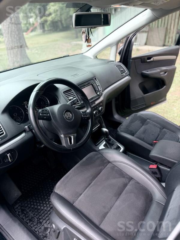 Black Volkswagen Sharan 2015 in Riga, with an engine capacity of 2.00 L and mileage of 332 thousand km for 12000 €, photo 7 on AUTOMOTO.COM.LV