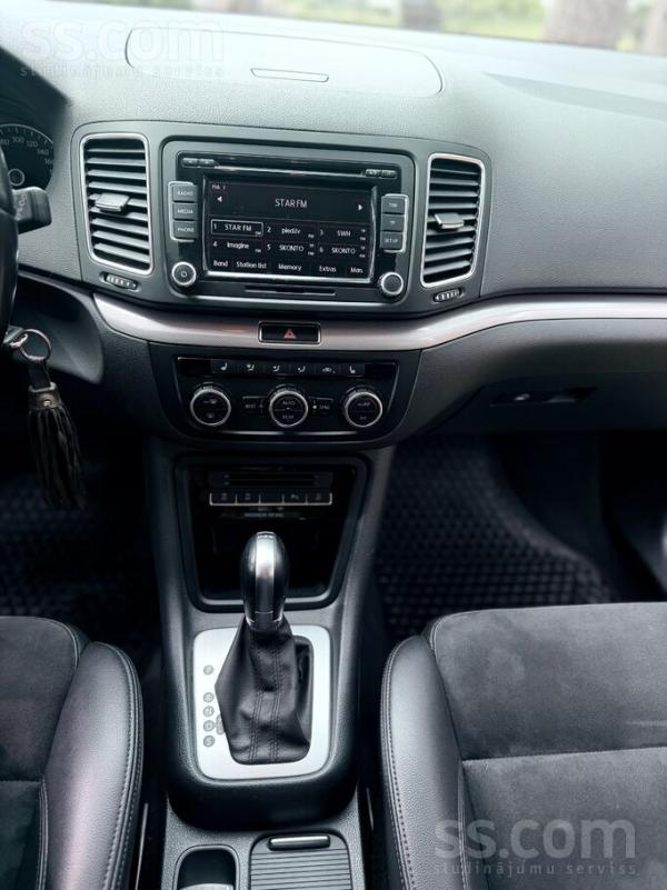 Black Volkswagen Sharan 2015 in Riga, with an engine capacity of 2.00 L and mileage of 332 thousand km for 12000 €, photo 8 on AUTOMOTO.COM.LV