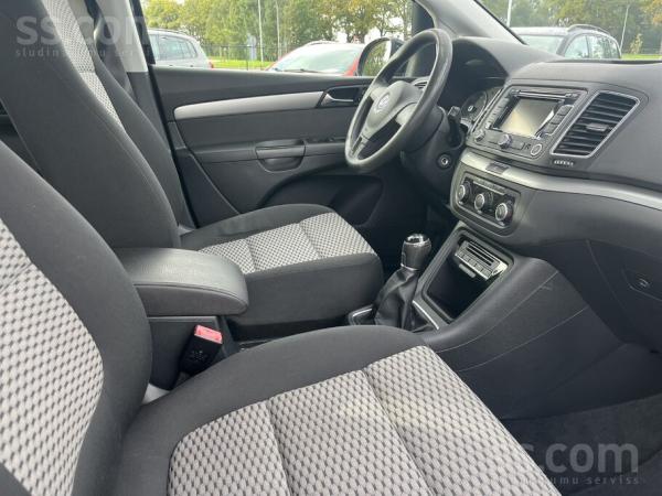 Volkswagen Sharan 2015 Valmiera vietnē Melns Volkswagen Sharan 2015 Valmiera, ar dzinēja tilpumu 2.00 L un nobraukumu 0 tūkst. km par 8800 €, foto 10 vietnē AUTOMOTO.COM.LV