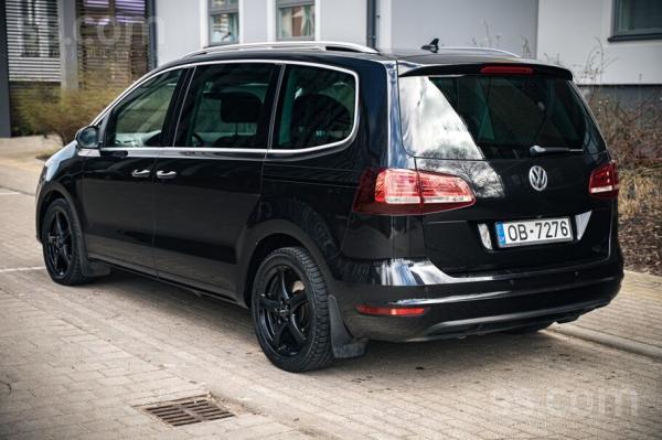 Black Volkswagen Sharan 2016 in Riga, with an engine capacity of 2.00 L and mileage of 251 thousand km for 11990 €, photo 6 on AUTOMOTO.COM.LV