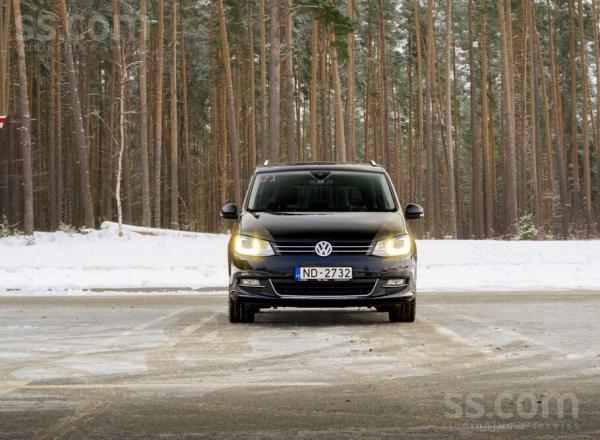 Black Volkswagen Sharan 2016 in Riga, with an engine capacity of 2.00 L and mileage of 206 thousand km for 12490 €, photo 3 on AUTOMOTO.COM.LV