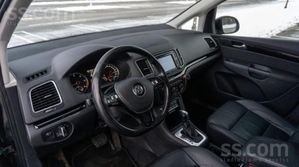 Black Volkswagen Sharan 2016 in Riga, with an engine capacity of 2.00 L and mileage of 206 thousand km for 12490 €, photo 10 on AUTOMOTO.COM.LV