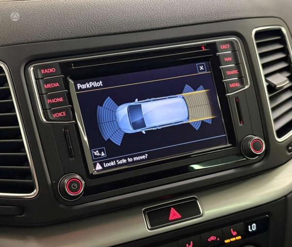 Black Volkswagen Sharan 2016 in Marijampole, with an engine capacity of 1.97 L and mileage of 230 thousand km for 11750 €, photo 5 on AUTOMOTO.COM.LV