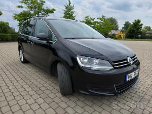 Black Volkswagen Sharan 2016 in Jelgava, with an engine capacity of 2.00 L and mileage of 211 thousand km for 10200 €, photo 3 on AUTOMOTO.COM.LV