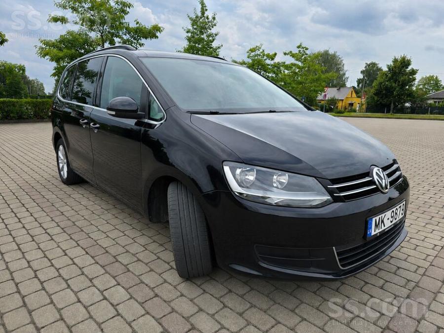 Black Volkswagen Sharan 2016 in Jelgava, with an engine capacity of 2.00 L and mileage of 211 thousand km for 10200 €, photo 3 on AUTOMOTO.COM.LV
