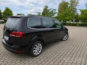 Black Volkswagen Sharan 2016 in Jelgava, with an engine capacity of 2.00 L and mileage of 211 thousand km for 10200 €, photo 4 on AUTOMOTO.COM.LV