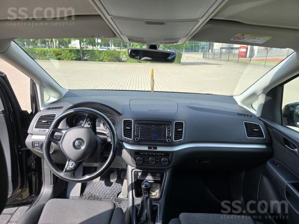 Volkswagen Sharan 2016 in Jelgava on AUTOMOTO.COM.LV Black Volkswagen Sharan 2016 in Jelgava, with an engine capacity of 2.00 L and mileage of 211 thousand km for 10200 €, photo 10 on AUTOMOTO.COM.LV